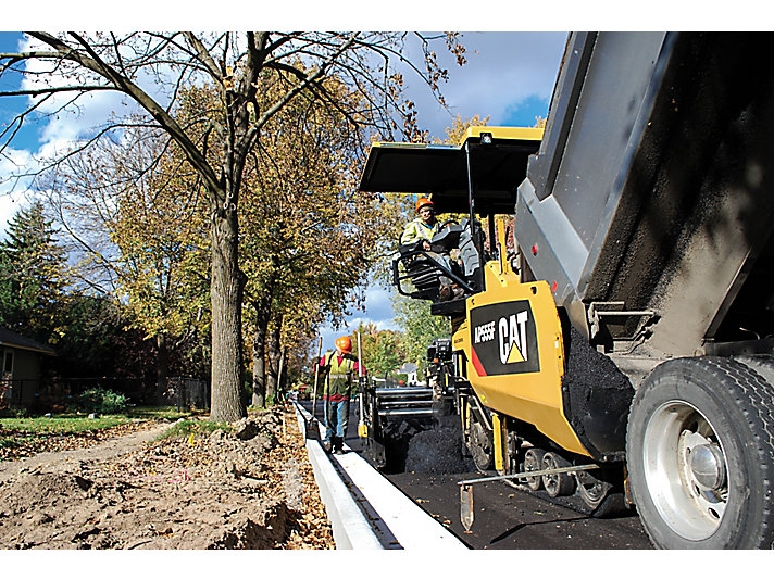 Lánctalpas finiser AP555F / LÁNCTALPAS FINISER / HUNTRACO ZRT.