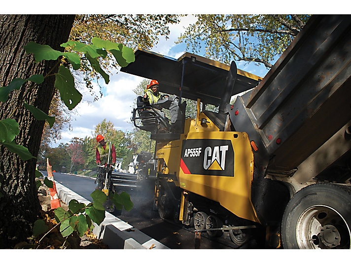 Lánctalpas finiser AP555F / LÁNCTALPAS FINISER / HUNTRACO ZRT.